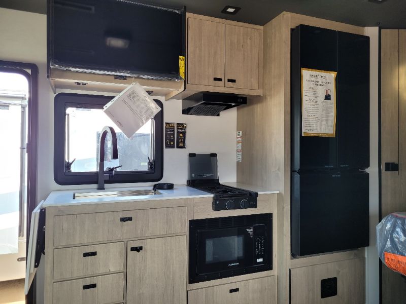 New 2026 Grand Design Lineage Series M 25fw For Sale In Fresno Ca 93710 ...