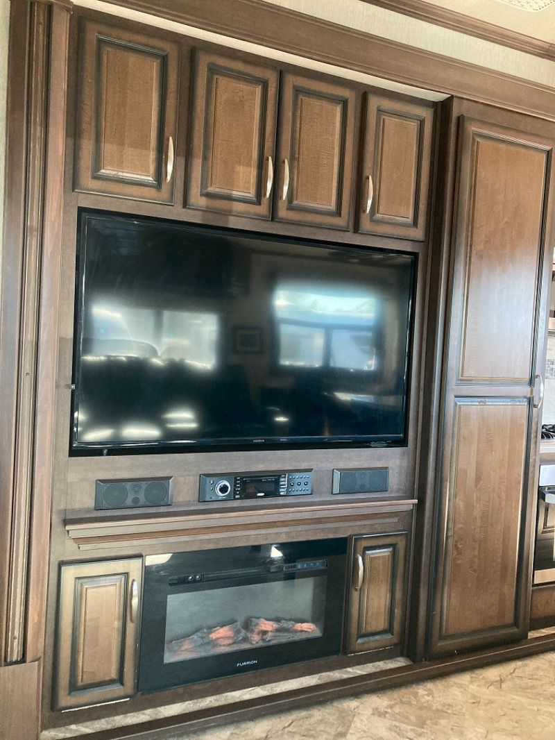 Used 2020 Heartland Landmark 365 Newport For Sale In Fife Wa 98424 At ...