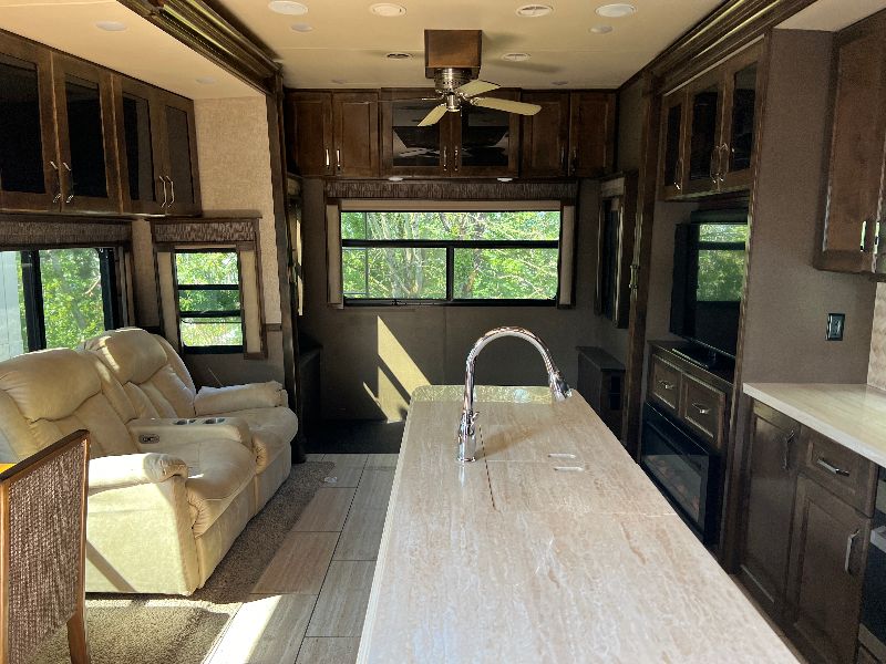 Used 2019 Vanleigh Beacon 39rlb For Sale In Mesa Az 85213 At Mesa Az ...