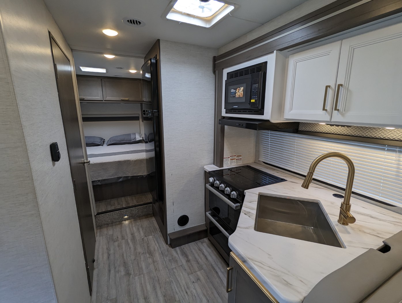 New 2025 Thor Motor Coach Four Winds 28z Tfw1309 - Giant RV | Your #1 ...