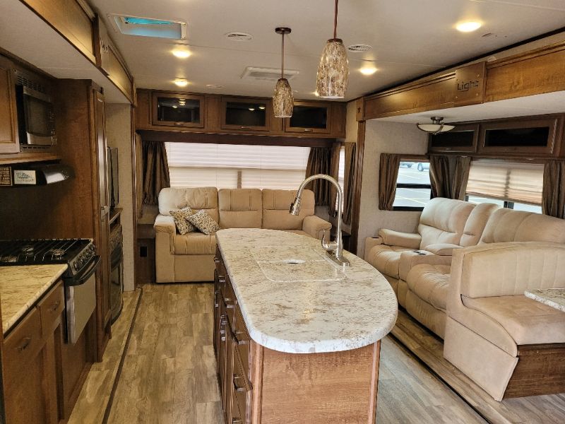 Used 2017 Highland Ridge Light 272rls For Sale In Coburg Or 97408 At ...