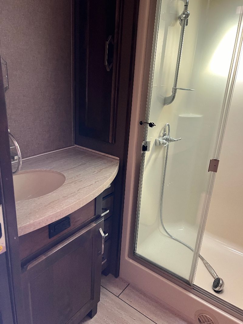 Used 2019 Vanleigh Beacon 39rlb For Sale In Mesa Az 85213 At Mesa Az ...