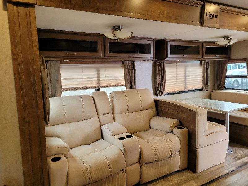 Used 2017 Highland Ridge Light 272rls For Sale In Coburg Or 97408 At ...