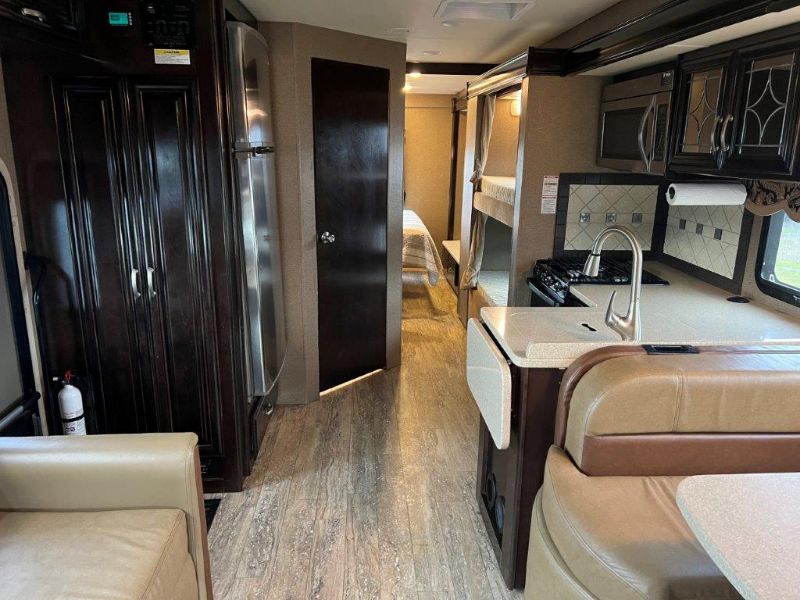 Used 2016 Thor Fourwinds 35sb For Sale In Coburg Or 97408 At Coburg Or 44229a - RV Country